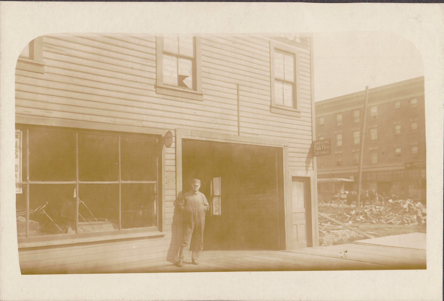 Edwardian Mechanic- 1900s Antique Photograph- Automobile Garage- Car R ...